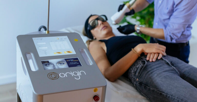 Laser cicatrices, paupières, rides et vergetures à la Clinique NOVA