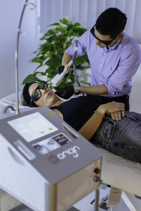 Laser cicatrices, paupières, rides et vergetures à la Clinique NOVA